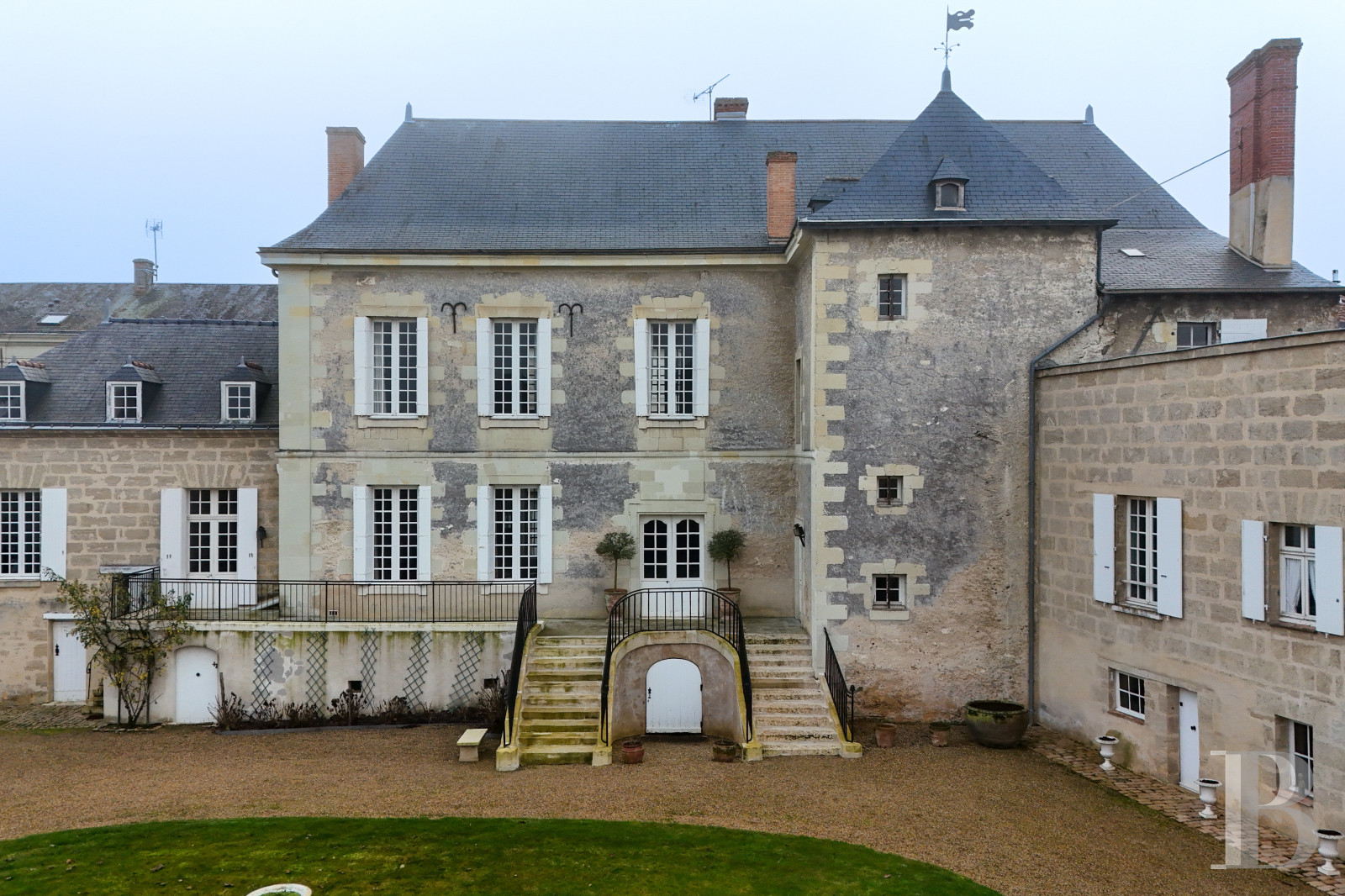 properties in town for sale in France in a Saumurois city